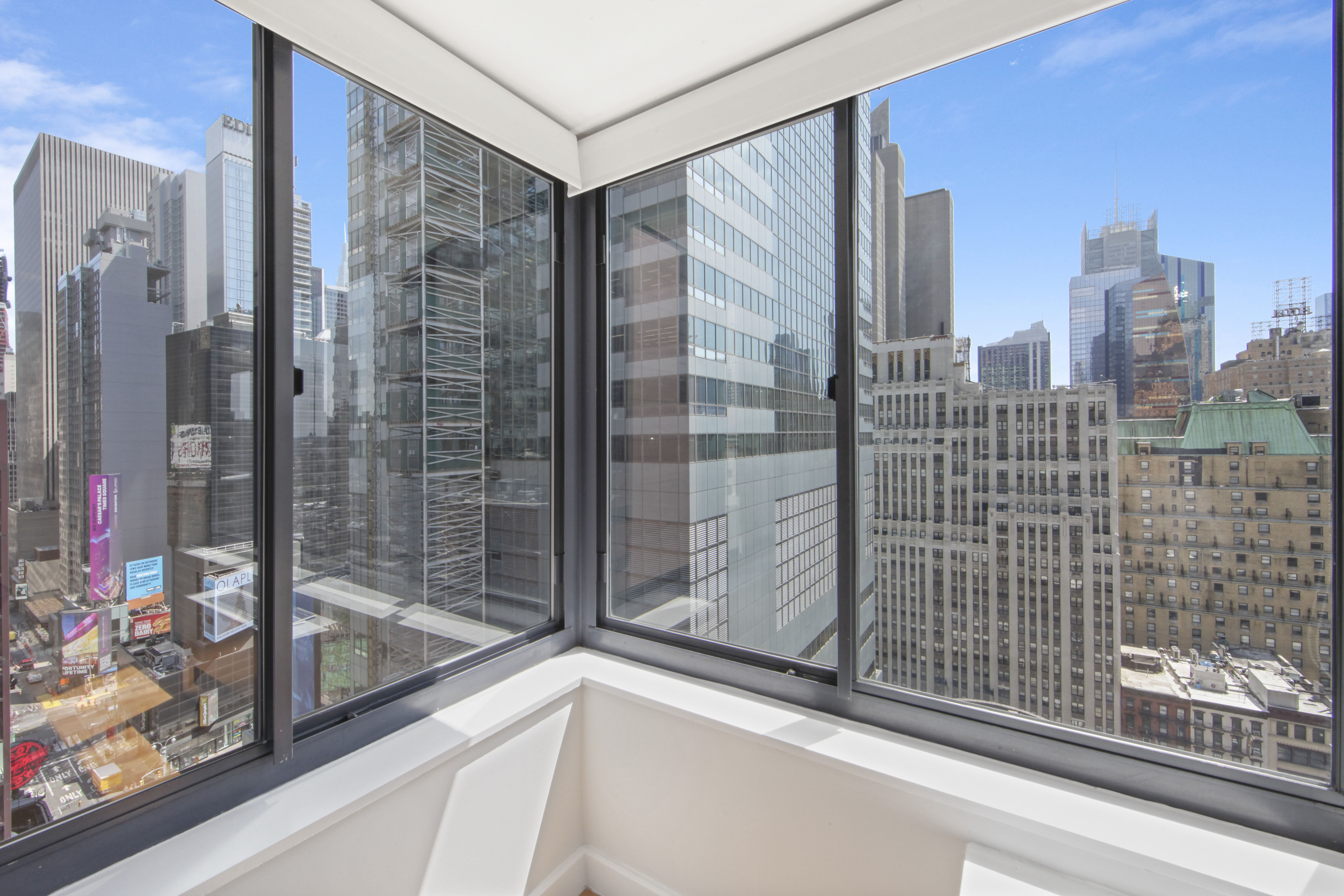 Stonehenge NYC | The Ritz Plaza