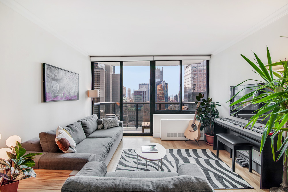 Stonehenge NYC | The Ritz Plaza